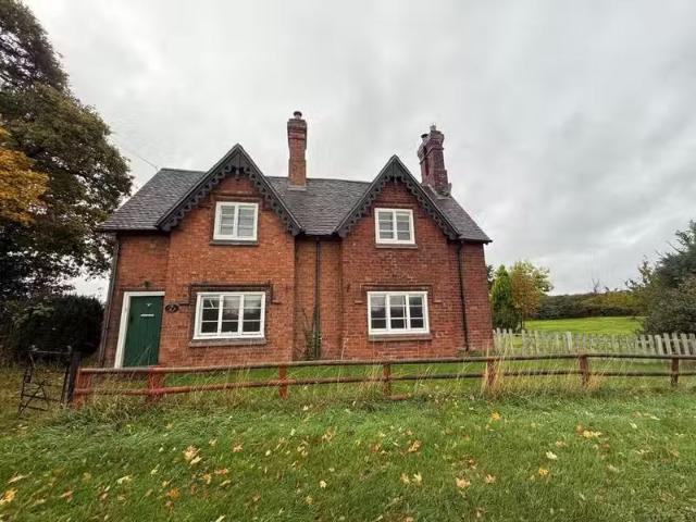 Charming House for rent in Rose Cottage, Birmingham Road, Hatt.