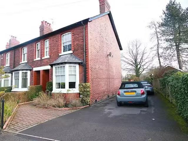 Unique Heyes Lane, Alderley Edge, 3 bedroom, End Terrace