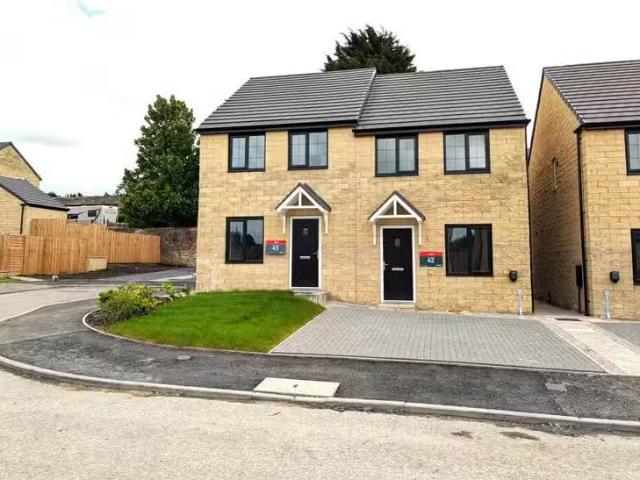 Just in! Semi detached house for rent in Bancroft Close, Earby.