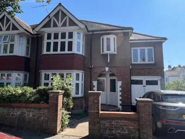 Rental! Semi detached house for rent in Davigdor Road, Hove, E.
