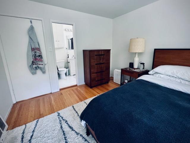 Unique Situation seeks Unique Roomate
