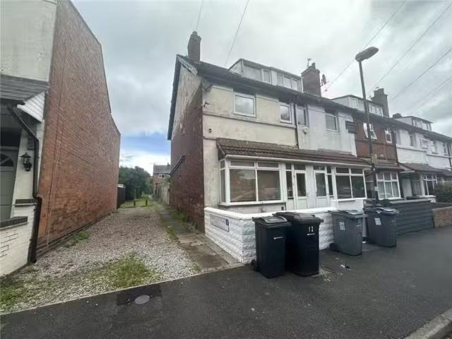 Cheap Studio apartment for rent in Ash Tree Road, Birmingham.