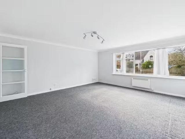 Rental! Studio apartment for rent in Broadwater Street East, W.