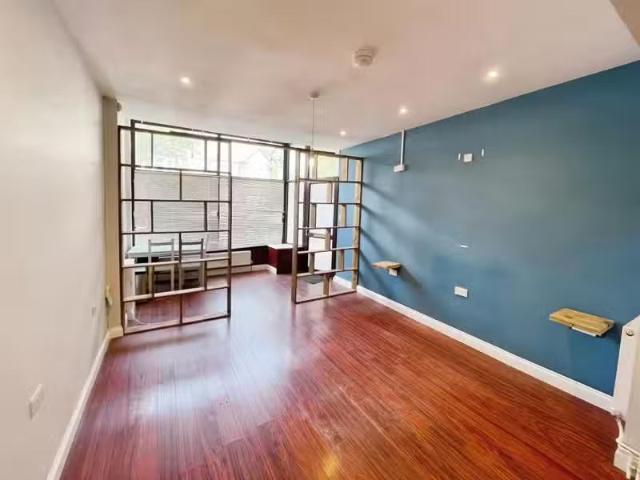 Nice Studio flat for rent in Corporation Road, CARDIFF, CF11