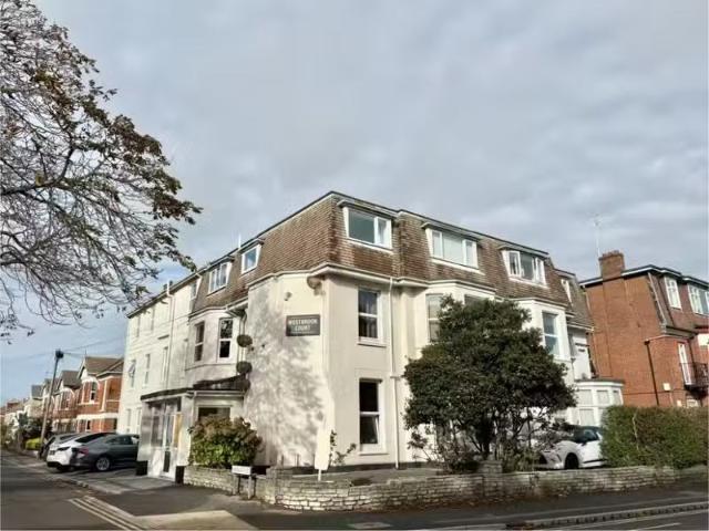 Unique Studio flat for rent in Christchurch Road, Bournemouth.