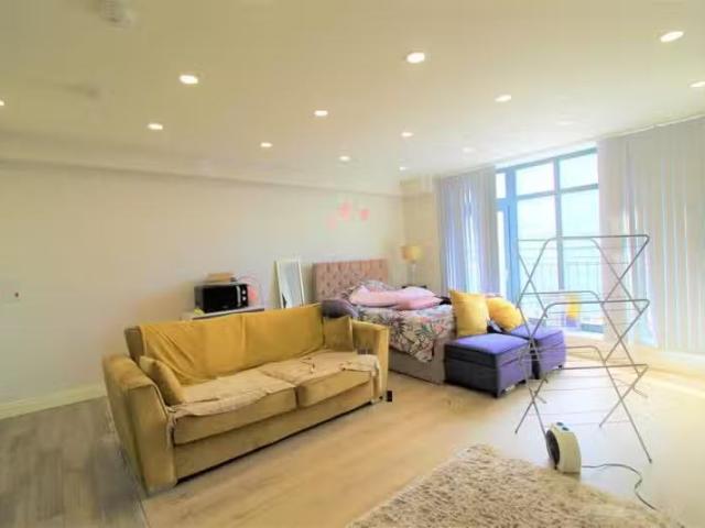 Nice Studio flat for rent in London Road, Croydon, CR0