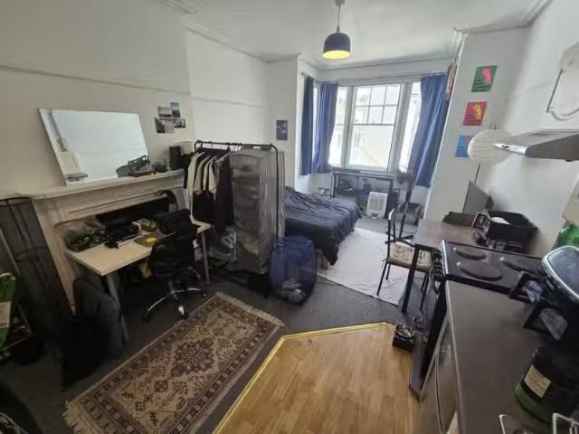 Unique Studio flat for rent in London Road, Brighton, East Sus.