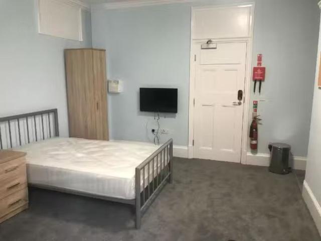 Rental! Studio flat for rent in St. Studios, Birmingham, Birmi.