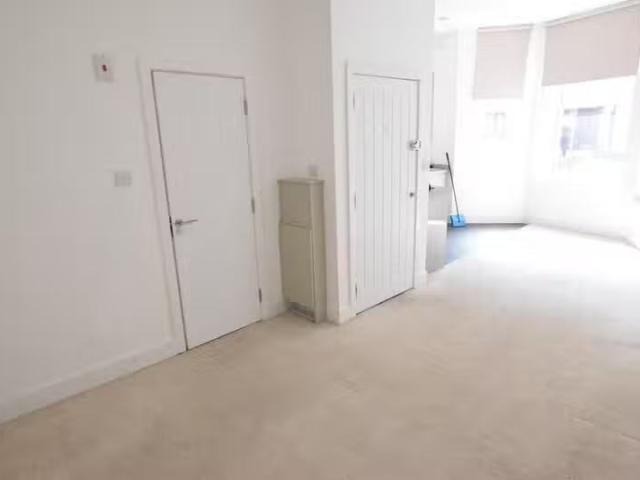 Charming Studio flat for rent in St. Peters Road, Bournemouth.