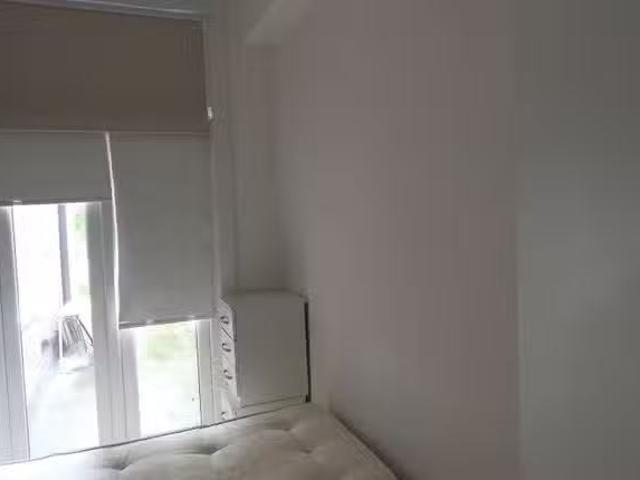 Charming Studio to rent in Richborough Road, London NW2