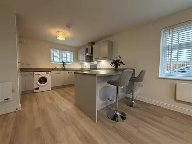 Nice Peartree Road, WARWICK