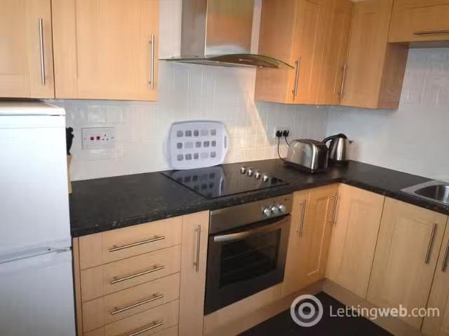 Just in! Property to rent in 45 Headland Court, Anderson Drive.