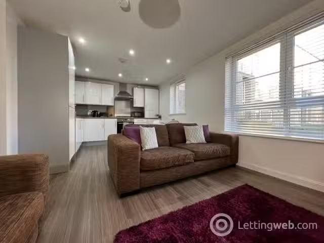 Rental! Property to rent in 105 Urquhart Road, City Centre, Ab.