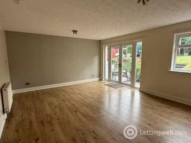 Nice Property to rent in 17 Phoenix Place, Elderslie, Johnston.