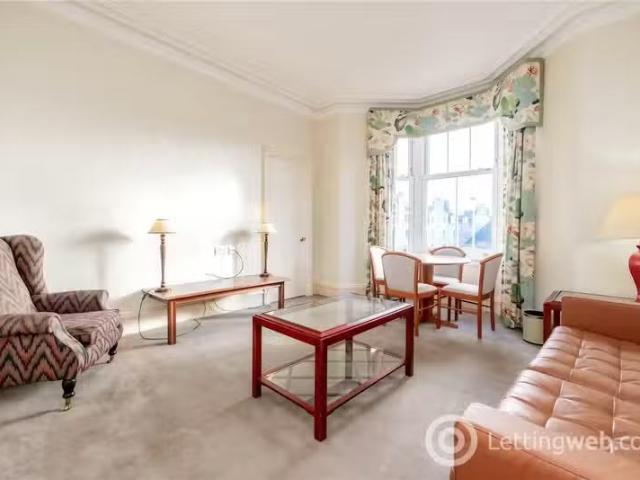 Charming Property to rent in Whitehall Place, Aberdeen, AB25
