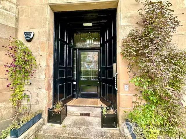 Cozy Property to rent in Crown Road North, Dowanhill, Glasgow.