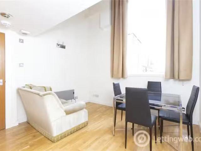 Deal! Property to rent in Drummond Street, Edinburgh, EH8