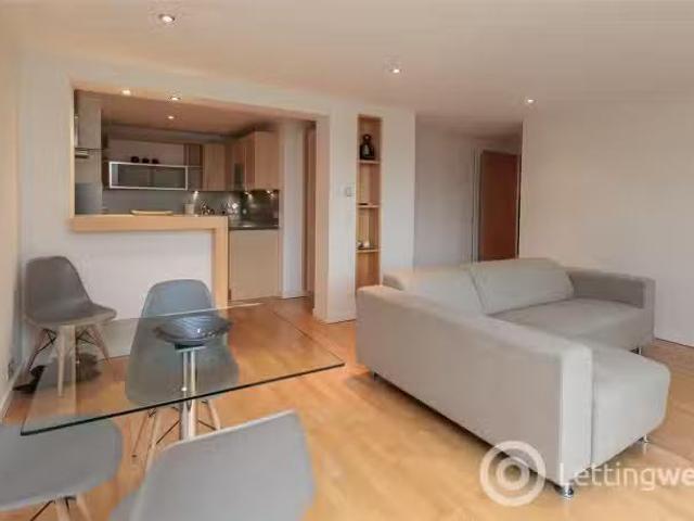 Just in! Property to rent in East London Street, Edinburgh, EH7
