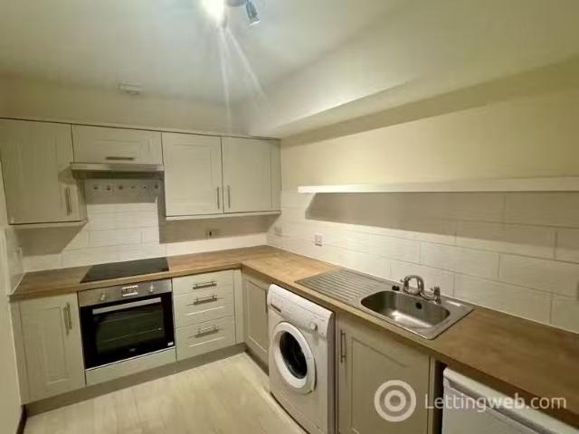 Cozy Property to rent in Johns Place, Leith Links, Edinburgh.
