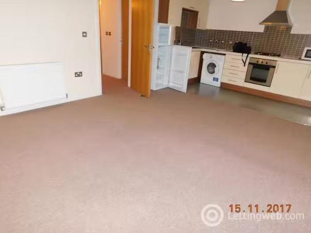 Charming Property to rent in Mid Street, Church View