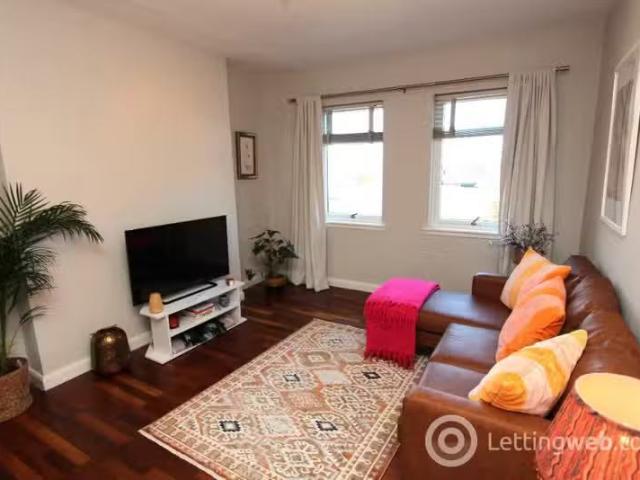 Just in! Property to rent in Sandport, The Shore, Edinburgh, E.
