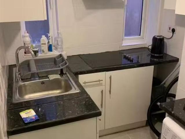 Unique Room to rent in Chapter Road, London NW2