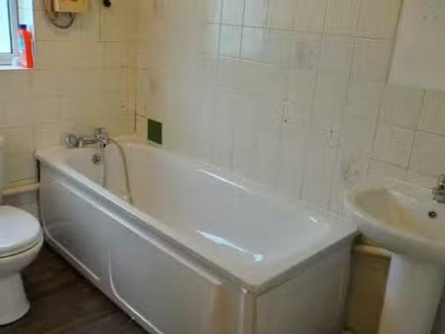 Just in! Terraced house to rent in Pittman Gardens, Ilford IG1