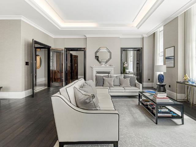 Unique two bedroom apartment in Whitehall Place