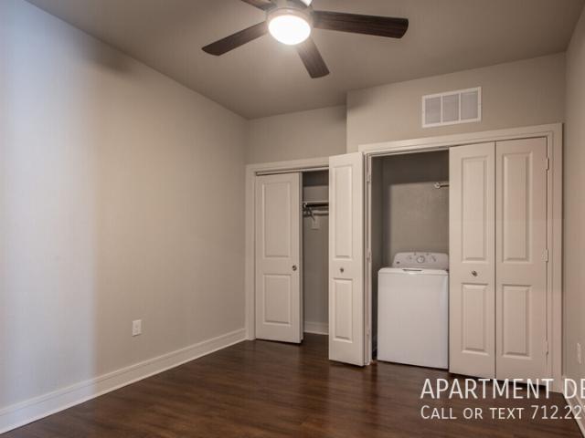 Unique two story townhomes Northside4 weeks free