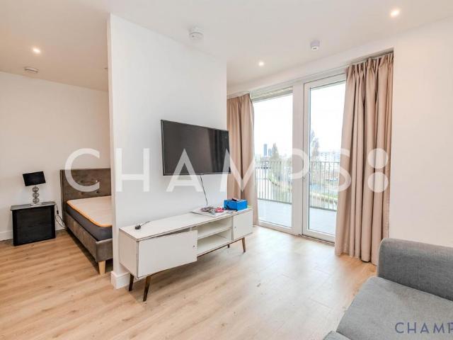 Unison House, 90 Beresford Avenue. Studio to rent £1,755 pcm £405 pw