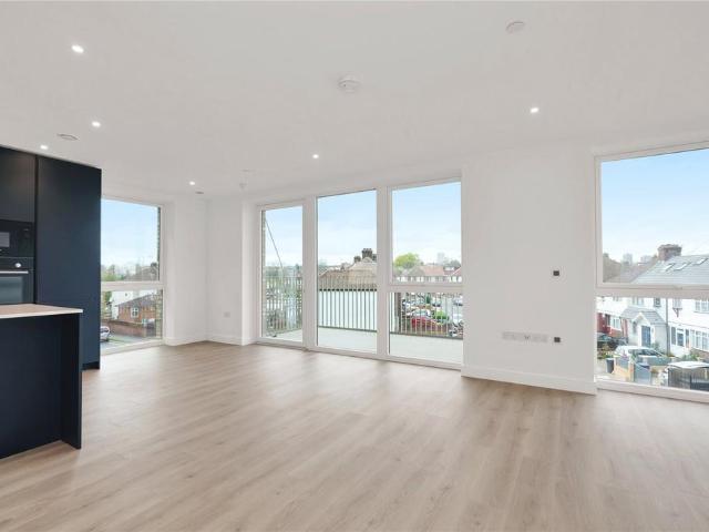 Unison House, Beresford Avenue. 2 bed apartment to rent £2,200 pcm £508 pw