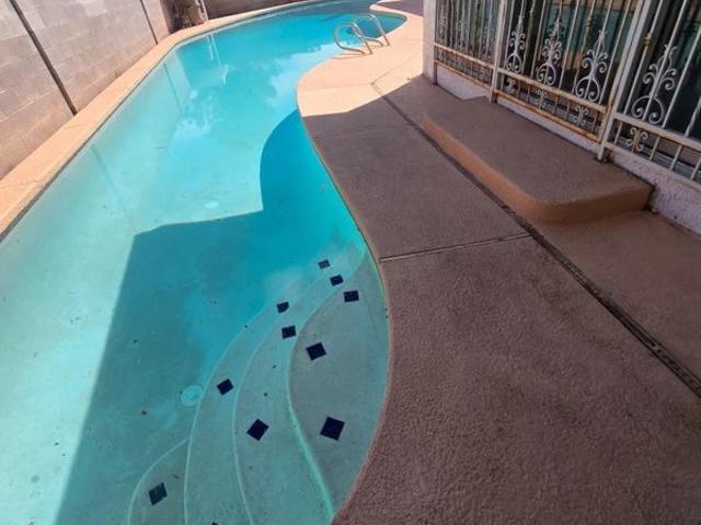 UNLV Students Welcome! Pool Home • Parking • Bus S