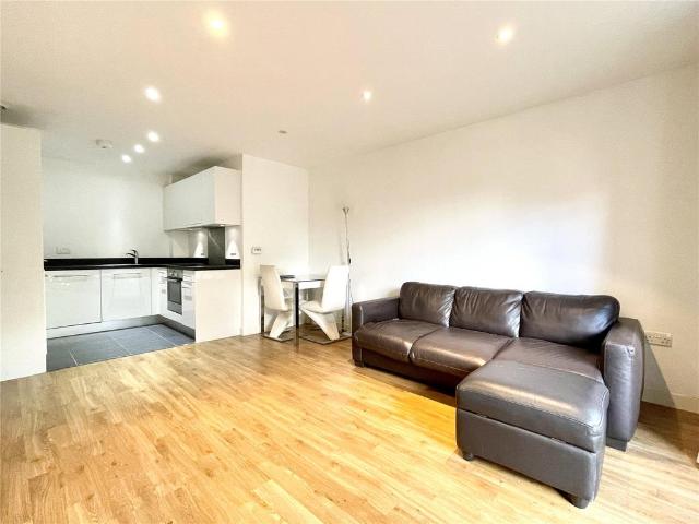 Unwin Way, Stanmore HA7 2 bed apartment to rent £1,900 pcm £438 pw