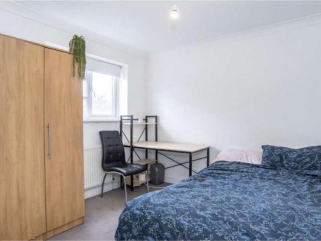 Unze Court, 32 Vallance Road, E1 2 bed apartment to rent £2,250 pcm £519 pw