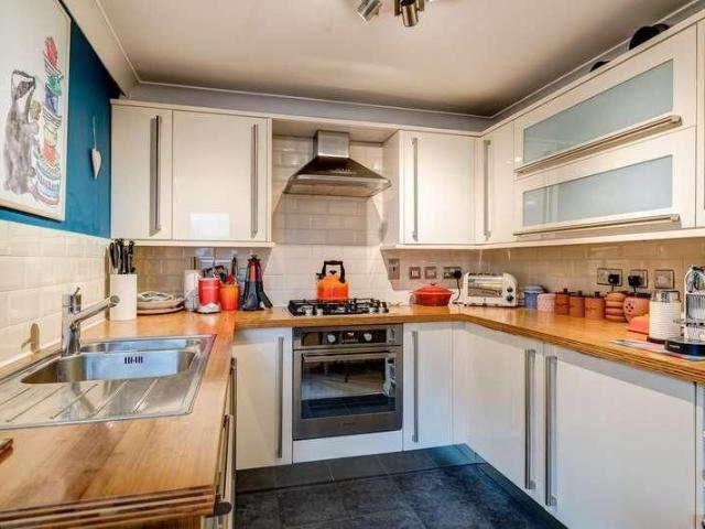 Usborne Mews, London, Uk, SW8