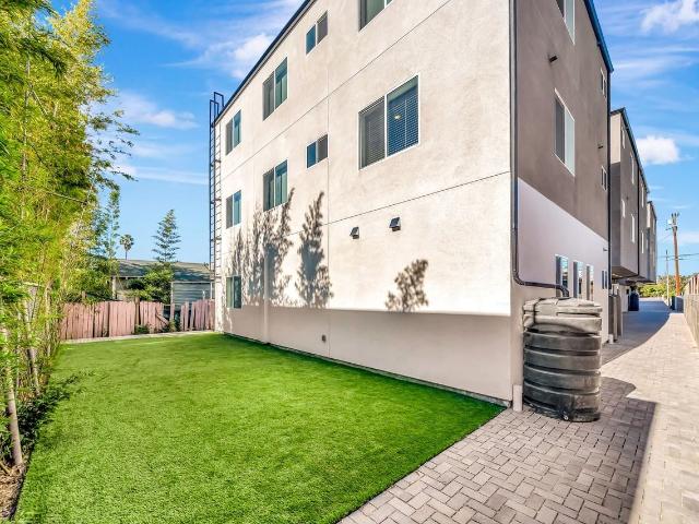 USC Student Residences at 37th Street 14 Bedroom Home for Rent at 1584 W 37th St, Los Angeles, CA 90018 Congress North