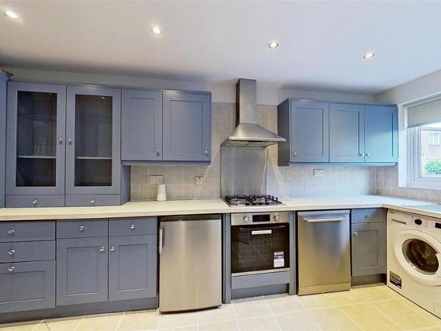 Usk Road Battersea 3 bed semi detached house to rent £3,400 pcm £785 pw