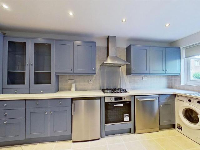 Usk Road, London SW11, 3 bed semi detached house to rent, £3,400 pcm | PrimeLocation