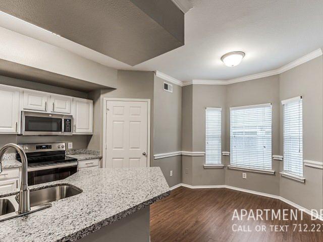 Up to reduced rents in the League City!