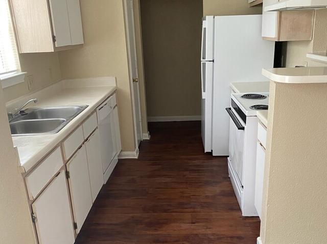 Up to reduced rents! perfect Waller apartment