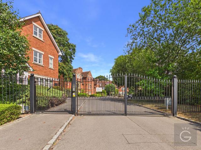 Upcross Gardens, Reading RG1, 2 bed flat to rent, £1,775 pcm | PrimeLocation