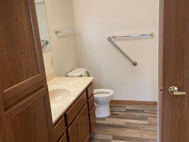 Updated Apartment Homes at Carmel Estates with In 2 Bedroom Apartment for Rent at 909 E 14th St, Sioux Falls, SD 57104 Beadie Greenway