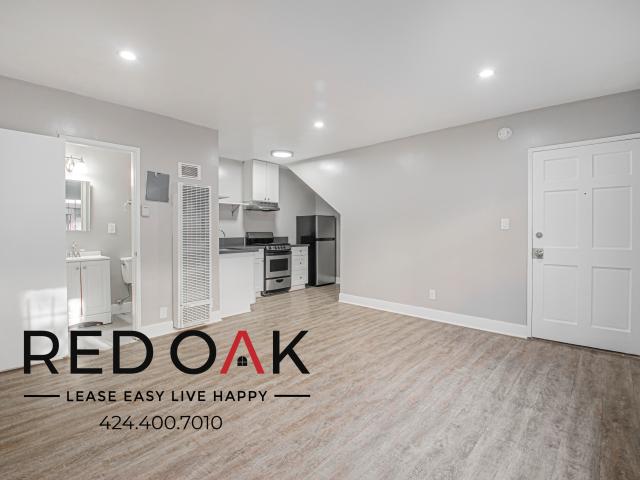 ~1 Month FREE~ Updated Studio with Quartz Style Counters and Wall AC ~ In Hollywood! *Move In Special