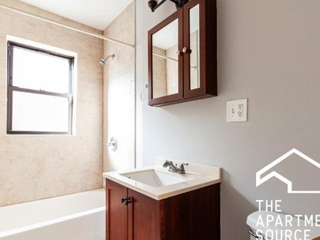 Updated _Bedroom_Bath Apartment in Lakeview