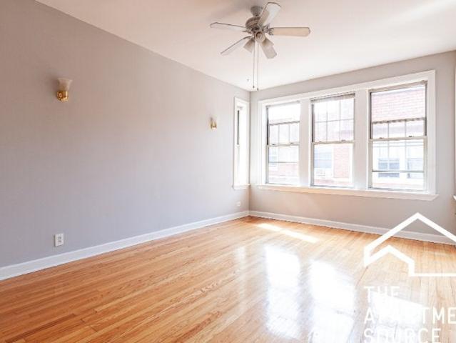 Updated _Bedroom_Bath Apartment in Lakeview East