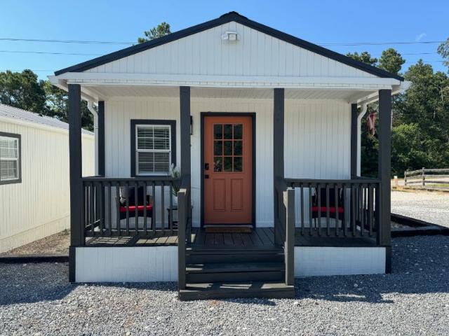 Updated Cabin minutes from Lake Livingston in Onal