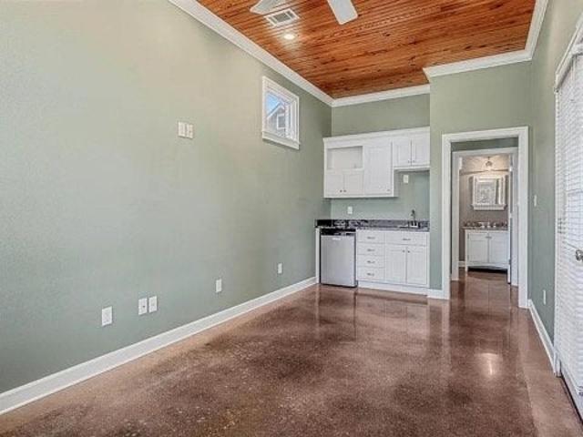 Updated charming 2bed 2bath