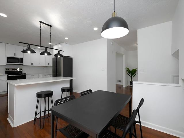 Updated, Cozy & Secure CoLiving in Morrow| Fast W