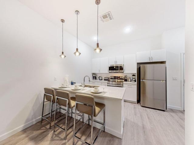 Updated Davenport Home | Fast WiFi, Smart TV & Fre