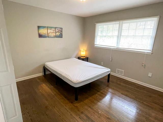 Updated Decatur Home, rooms with private bath available, a 2 min walk to bus 74